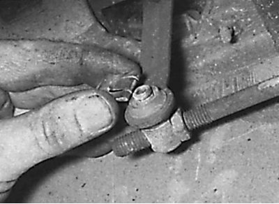 Selector lever — removal and installation (Mercedes-Benz W124 1984-1995 ...