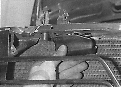 Hood Lock Release Cable — Removal and Installation (Mercedes-Benz W124 ...