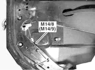 Removal and installation door locks (Mercedes-Benz W463 (Gelandewagen ...